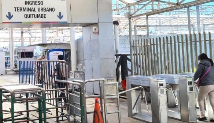 Quito: Las terminales de buses y el sistema municipal operan de forma ...