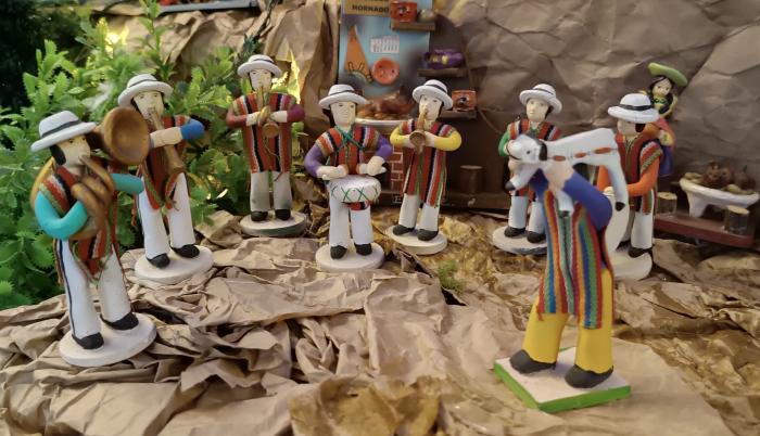 Las familias cuencanas y la tradición de los pesebres navideños