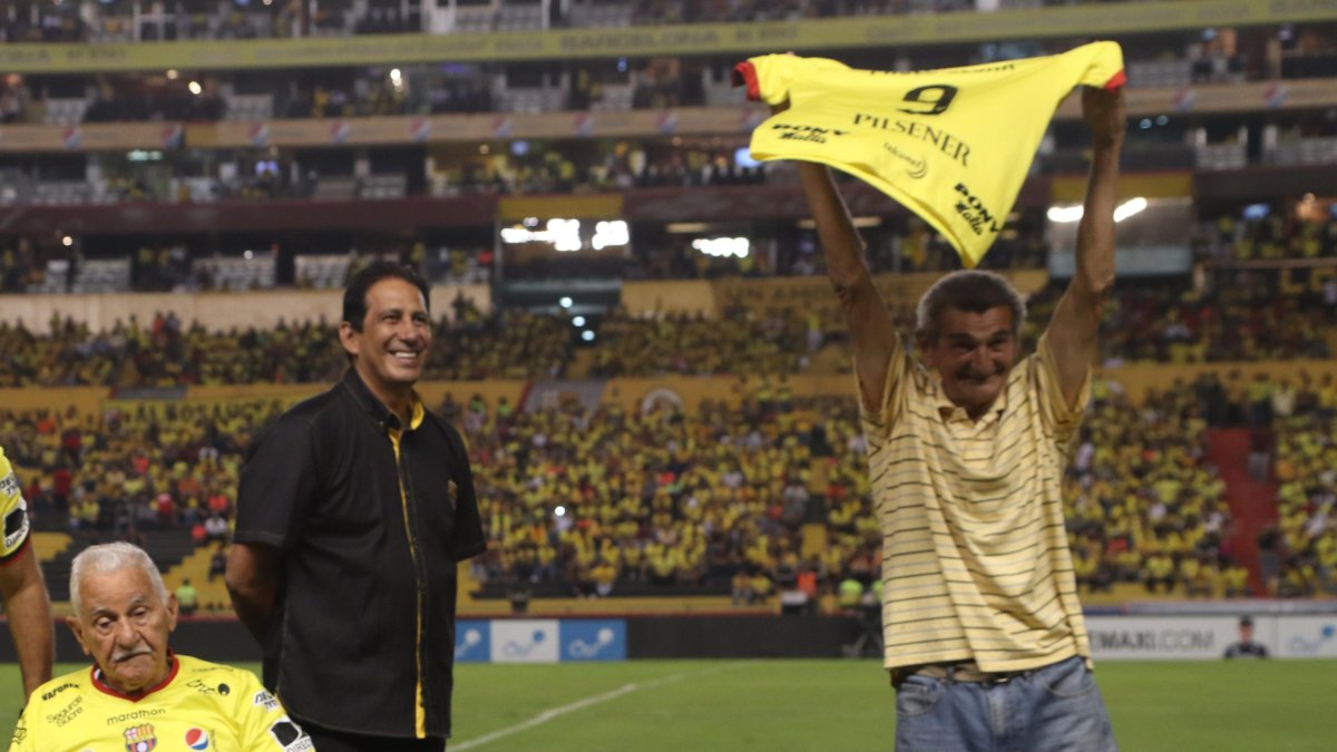 Barcelona: El adiós de Paulo César, histórico goleador