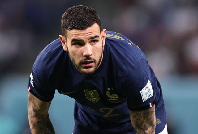 Theo Hernández sufre un golpe en el tobillo y no entrenó con Francia