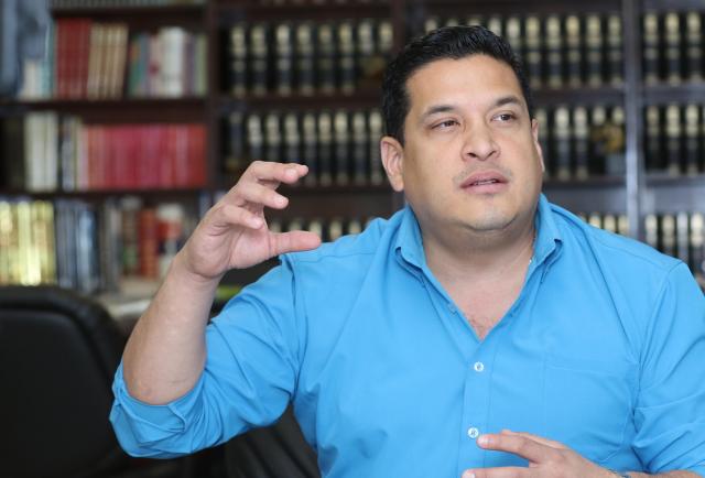 Alembert Vera: “Hay que revisar el anexo de la consulta. Ahí hay engaño”