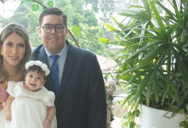 María Cristina Zea Bravo recibió el sacramento del bautismo