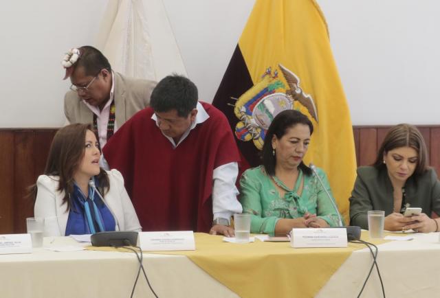 La Asamblea se une para sacar a Tuarez