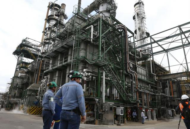Petroecuador tiene mejores resultados en su refineria de Esmeraldas