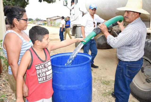 El agua llega por tanqueros a varias zonas de Duran