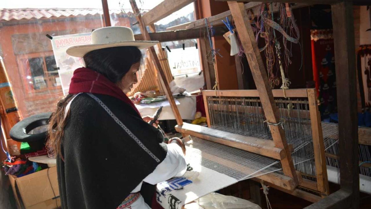 El telar, un símbolo en los artesanos salasakas
