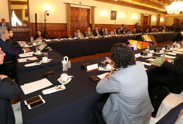 El Ejecutivo relega el debate de ideas y asume el pragmatismo