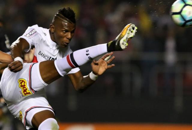 Robert Arboleda se perfila para ser titular en Copa Libertadores