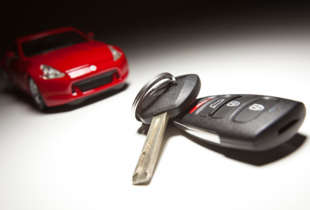 De cada 25 autos, por lo menos 5 se abren con control universal... Así ...