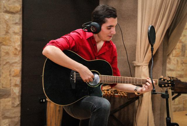 Barek lleva 'Contigo' a tierras mexicanas