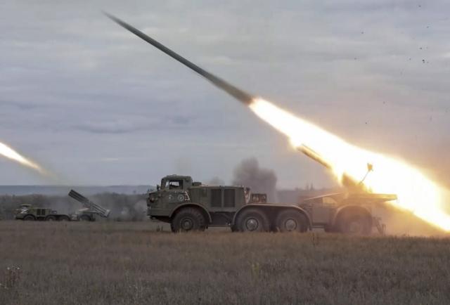 El ejército ruso martilla la red eléctrica de Kiev a inicios de un invierno