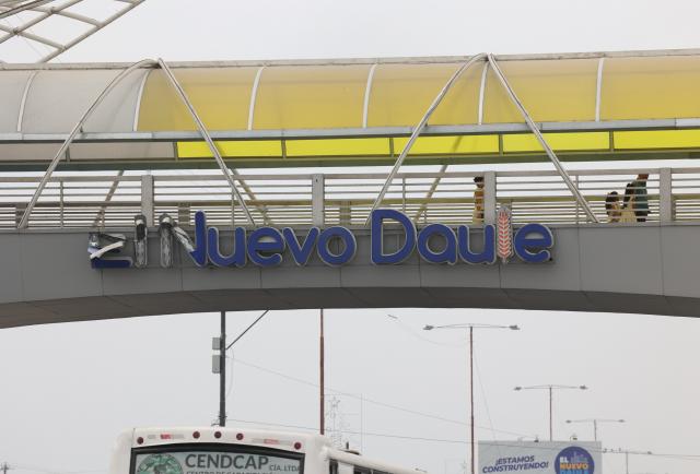 El "Nuevo Daule", con deterioro visual sobre el paso peatonal