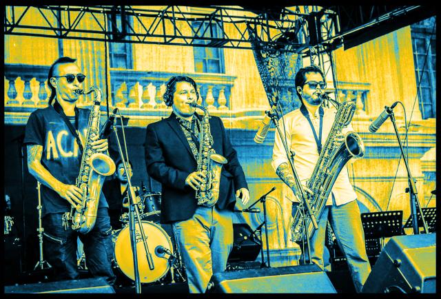 Don Bolo en plan metalero