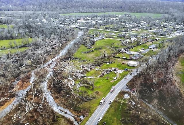Tormenta 'destructiva' con tornados golpea muy fuerte a Misuri