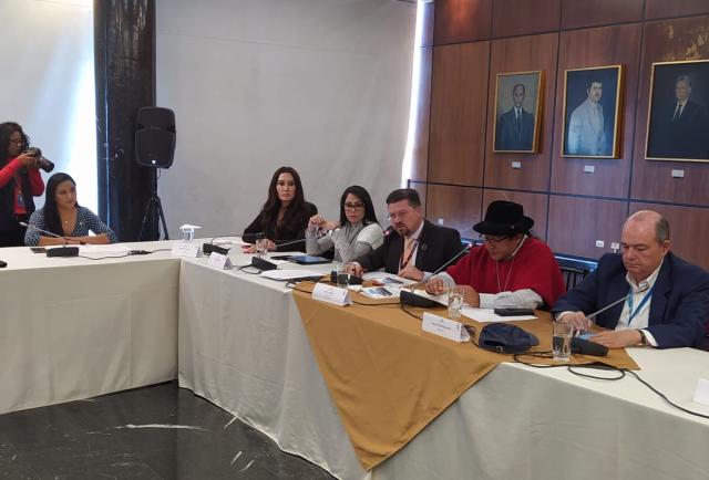 La defensa del asambleísta Peter Calo niega que haya tramitado cargos ...