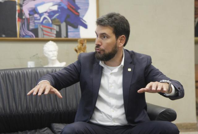 Jan Topic: Centro Democrático apoya su candidatura