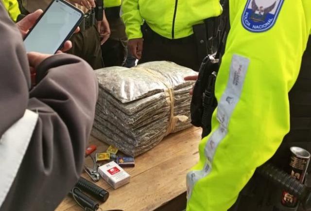 Quito: Capturan a un hombre que llevaba 10 kilos de droga en la ecovía