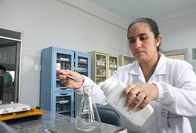 La Arcsa defiende que hace análisis a los medicamentos, pero no precisa ...