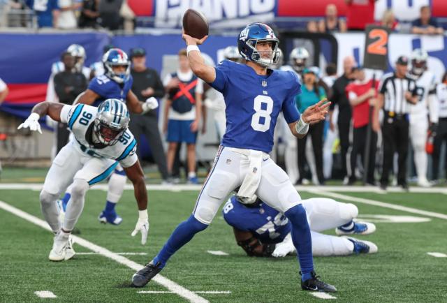 Jones se luce con Giants sobre Panthers