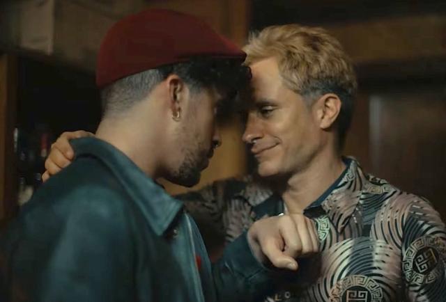 Bad Bunny y Gael García Bernal sorprenden con un apasionado beso en 'Cassandro'