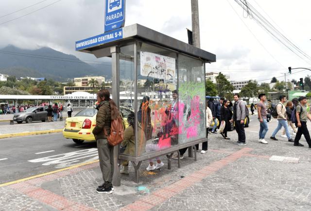 Las paradas de bus contribuyen en el afeamiento de la ciudad