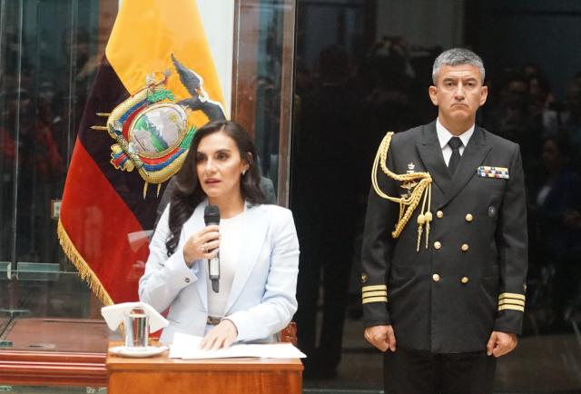 Verónica Abad: "me presionan para que renuncie"