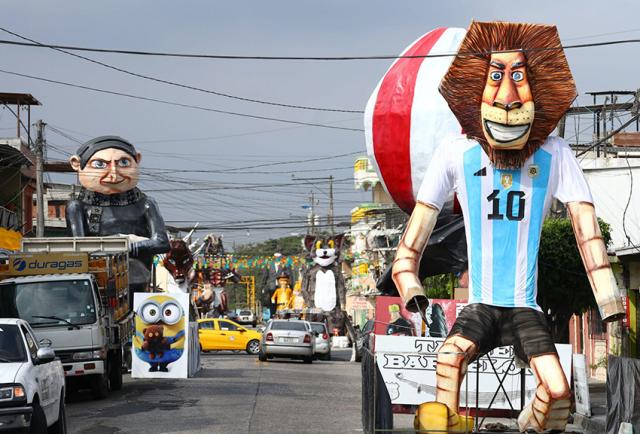 Una veintena de monigotes ‘gigantes’ visibles hasta la quincena de enero