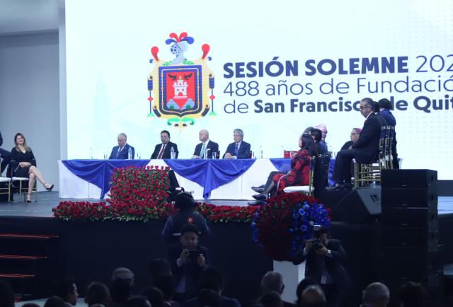 Sesión solemne cierra las fiestas de Quito