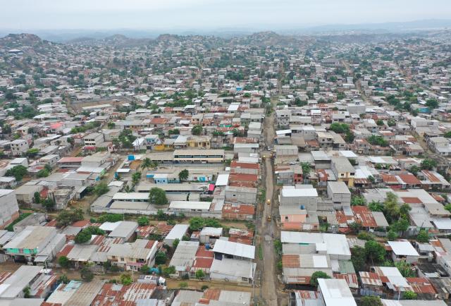 Guayaquil: En la Balerio Estacio pagan por 'seguridad'