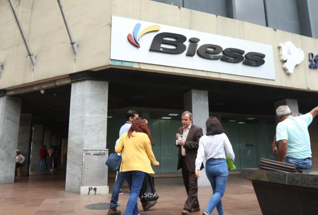 Los ecuatorianos solicitan más créditos quirografarios al BIESS en este ...