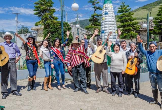 La tradición de las coplas del Carnaval se vive en Riobamba