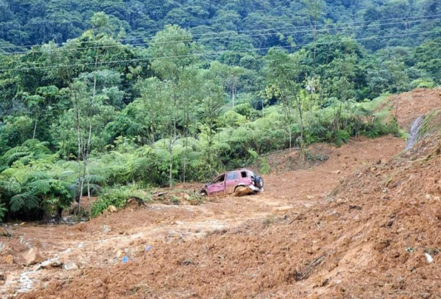 Cifra de fallecidos en Ponce Enríquez aumenta tras creciente del río