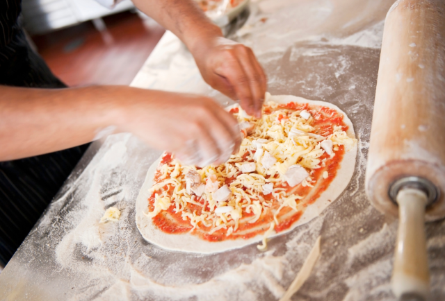 ¿Cómo preparar pizza casera? Los secretos que nadie te cuenta