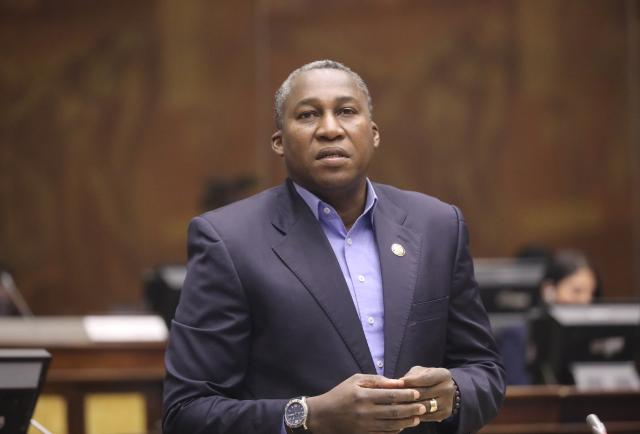 El legislador Roberto Cuero recibe queja por supuesta campaña anticipada