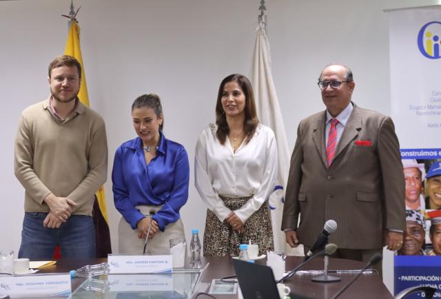 Augusto Verduga toma licencia en medio de indagación a la "liga azul"