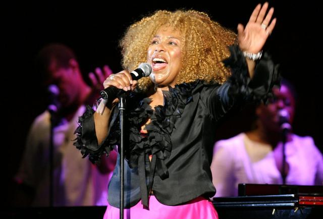 Roberta Flack, la voz de 'Killing Me Softly With His Song', fallece a ...