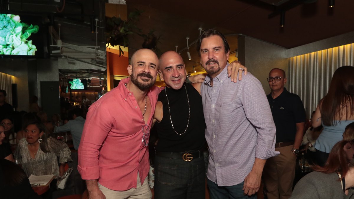 Daniel Tapia celebró su cumpleaños 45 con una alegre reunión