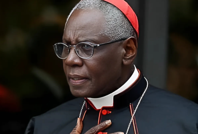 ¿Quién es Robert Sarah, posible candidato para sustituir al papa Francisco?