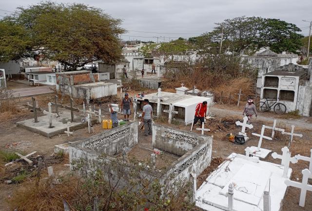 Mujer incendió tumbas en Playas: otro episodio de un cementerio descuidado
