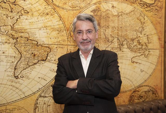 Raúl Vallejo le da voz a los vencidos en su nueva novela