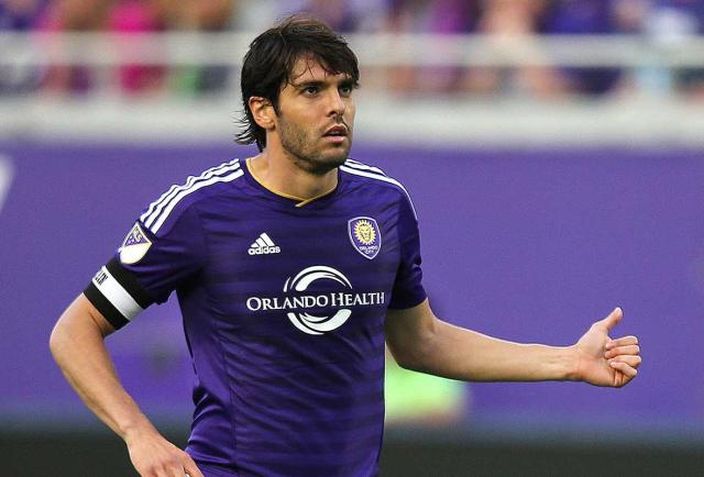 Kaká publica una foto con su esposa y en redes le piden que no sea "tan perfecto"