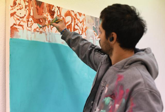 Jorge Morocho regresa a Ecuador con una muestra que interpela la imagen y el deseo