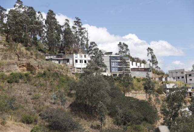 AMC detecta 60 construcciones ilegales en el volcán Ilaló durante 2025