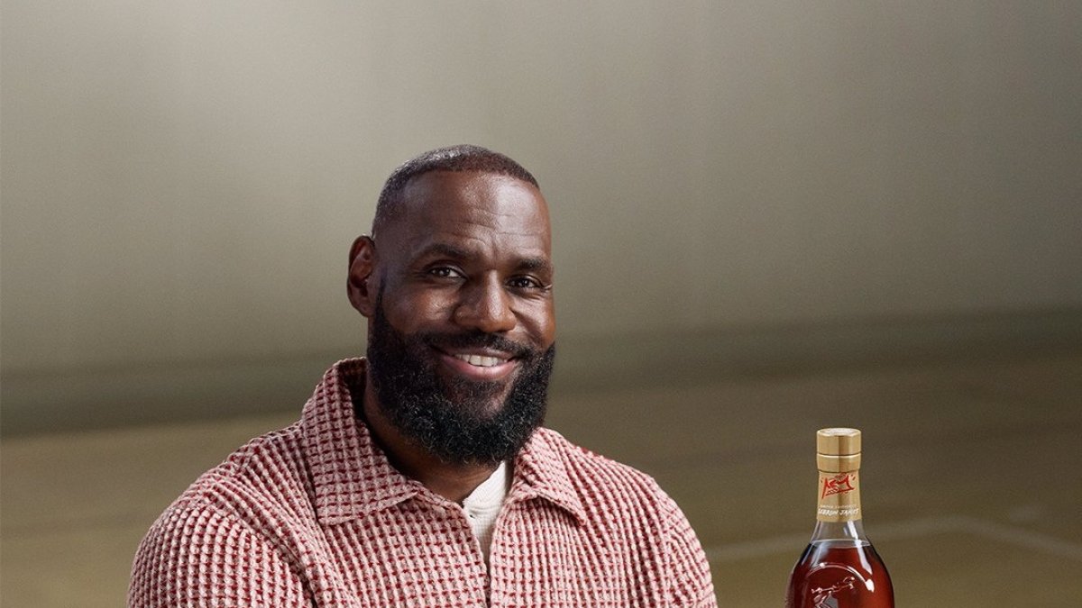 NBA: LeBron James no se retira; sino que usa truco publicitario para ...