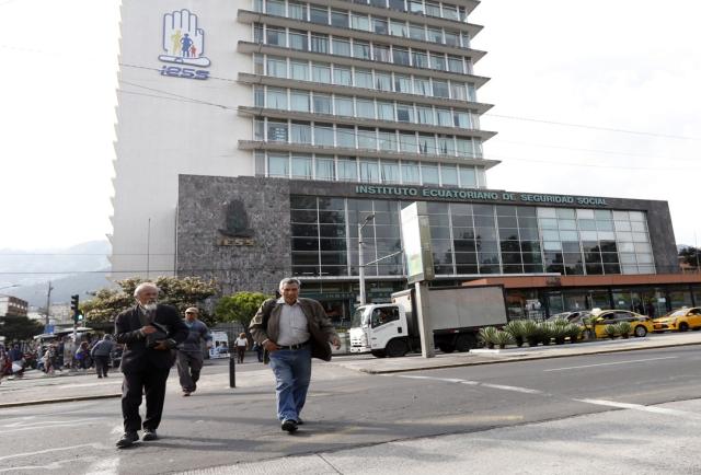 Consejo Directivo del IESS opera incompleto y sin la voz de afiliados y ...