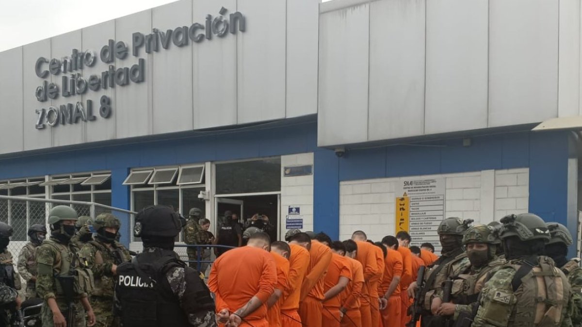 Trasladan a 13 reos por seguridad para su reubicación en la Cárcel del ...
