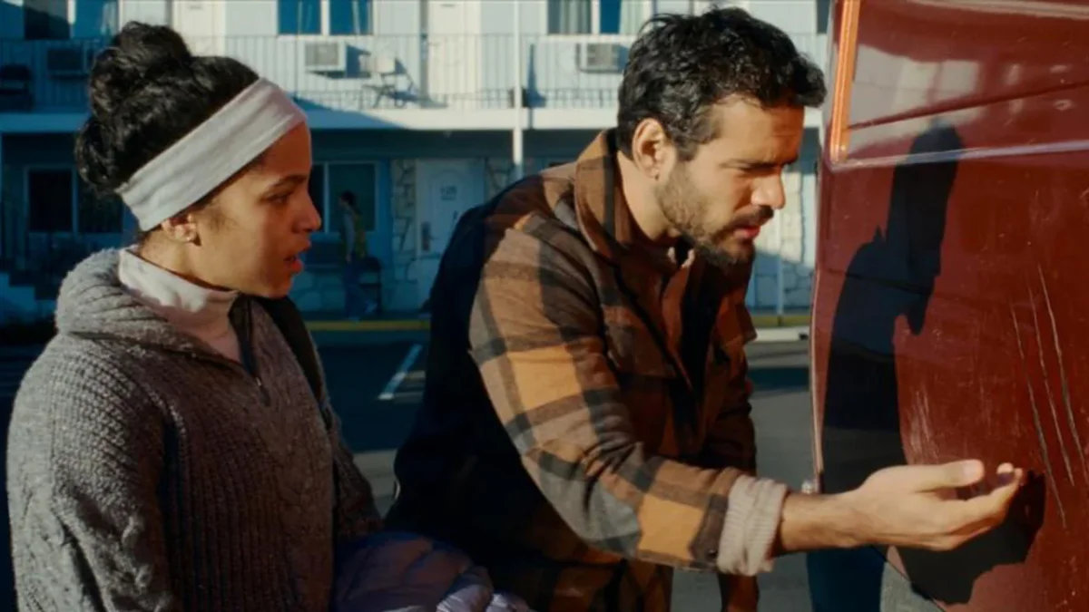 Crítica de cine. El pasajero del diablo: ¿Terror en carretera que se ...