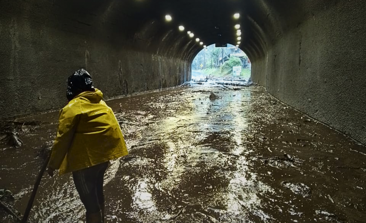 Baños, en emergencia por fuertes lluvias