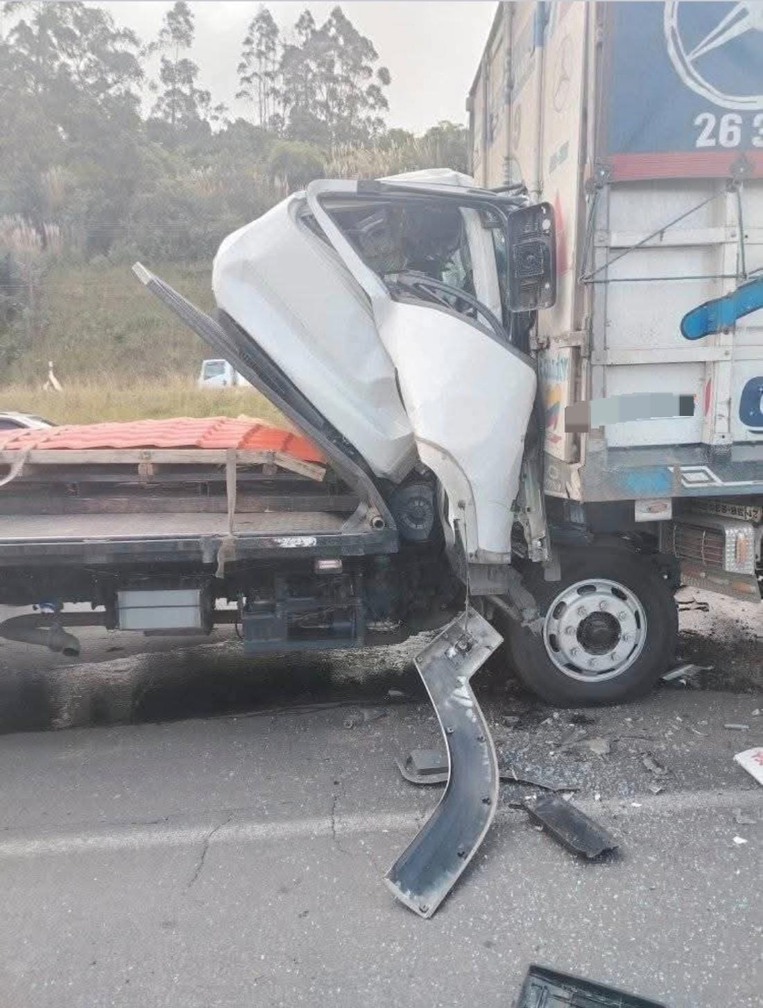 Emergencia vial en Tambillo: choque entre camiones deja víctima mortal