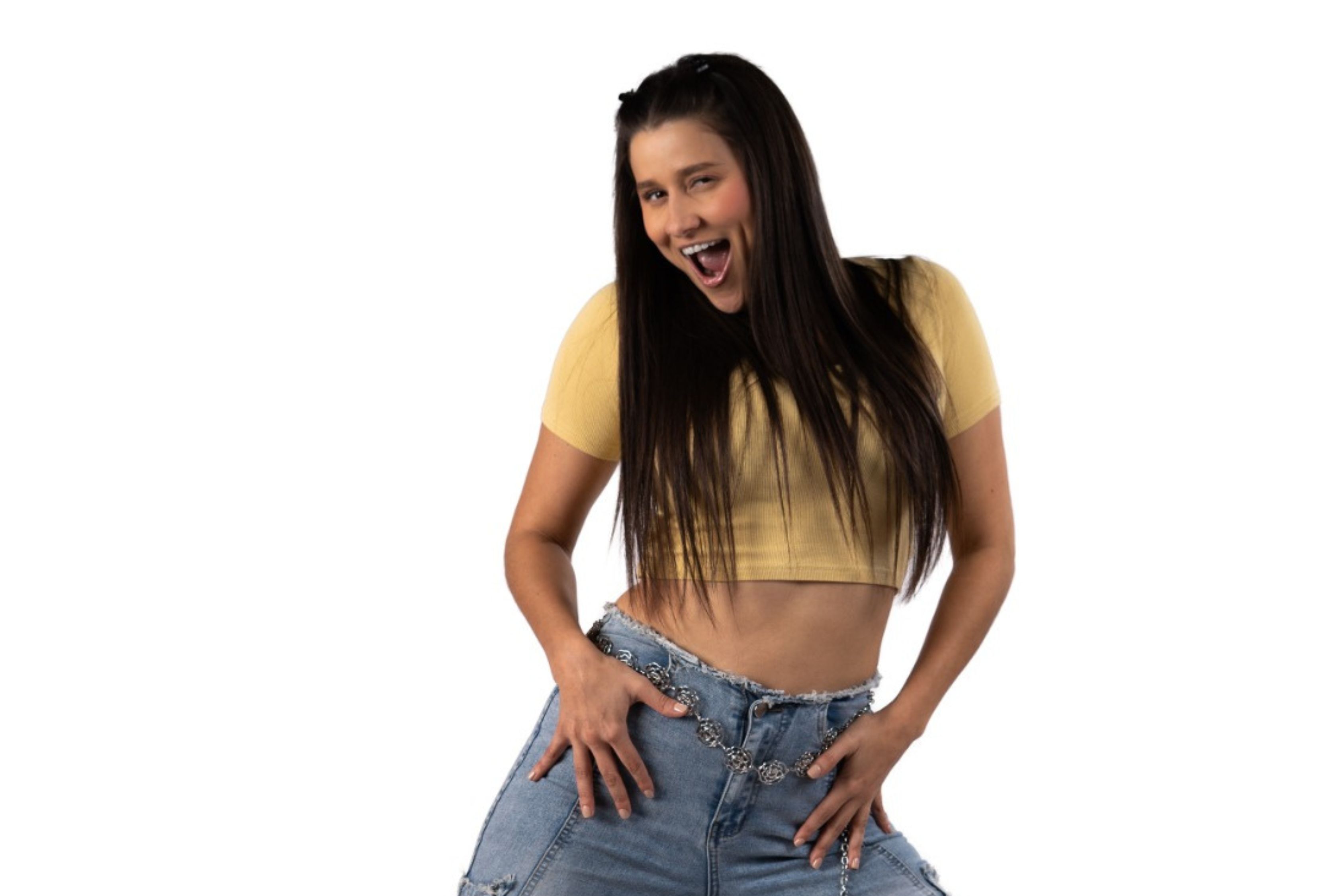 Elba González responde a las críticas por sus muecas en El Cholito